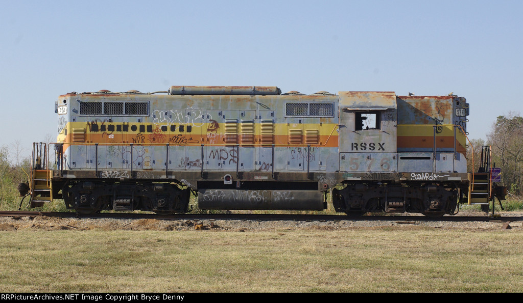 RSSX 576 sitting behind the KCS shops